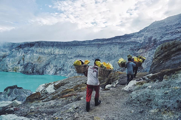 Ijen Crater tour package from Banyuwangi | Bromo Java Travel