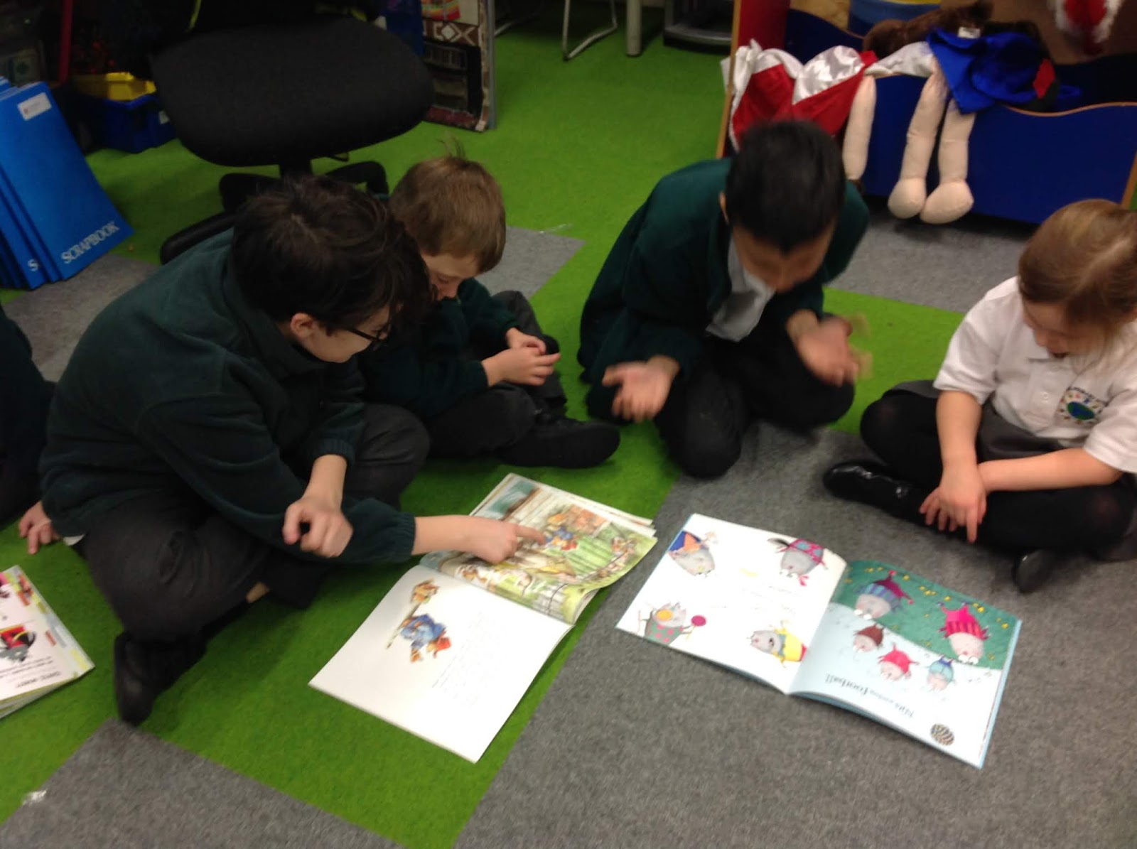 Suttons Primary School: Buddy Reading - Reception Green Class and Year 5KR