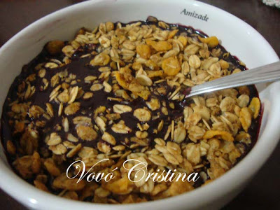 RECEITAS DA VOVÓ CRISTINA: AÇAÍ COM TAPIOCA OU GRANOLA?