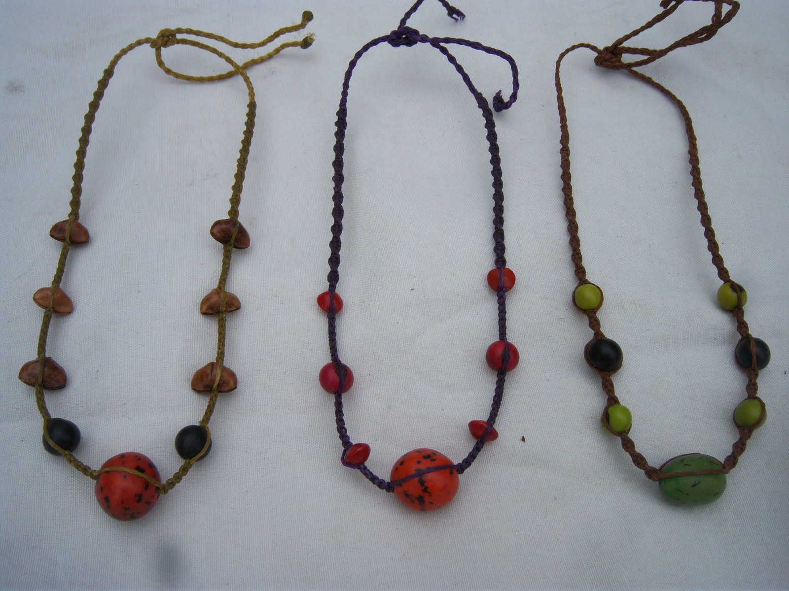 ARTESANÍAS "IN LAK´ECH": Siguen los collares