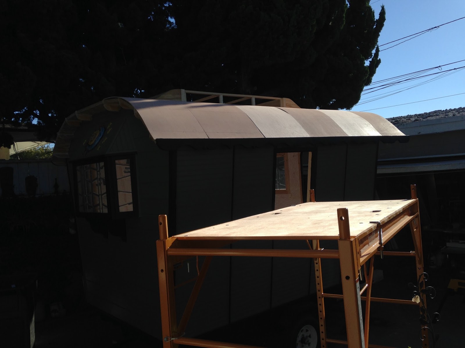 Tough Kitty Puffs: The roof on our vardo