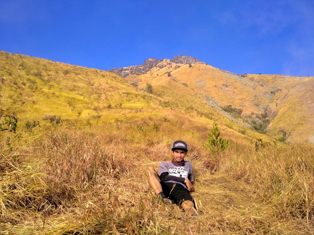 Pendakian Gunung Sumbing Via Bowongso, Savana yang INDAH !!! | Crazy ...