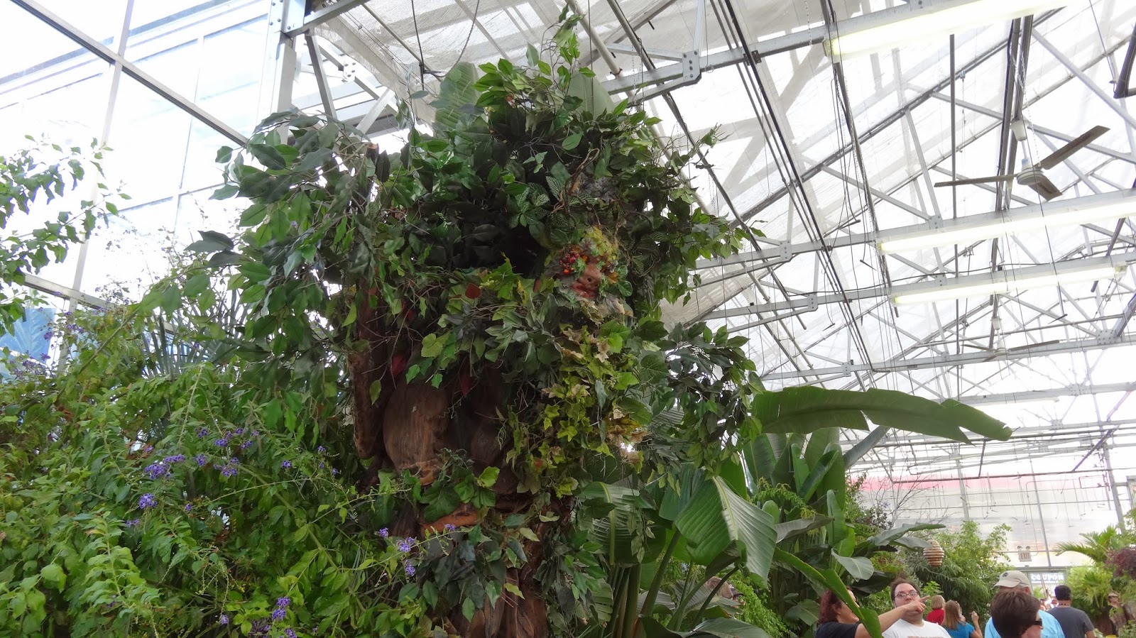 State Fair of Texas 2013: Ollie the Oak - Tree Man Stilt Walker at the ...