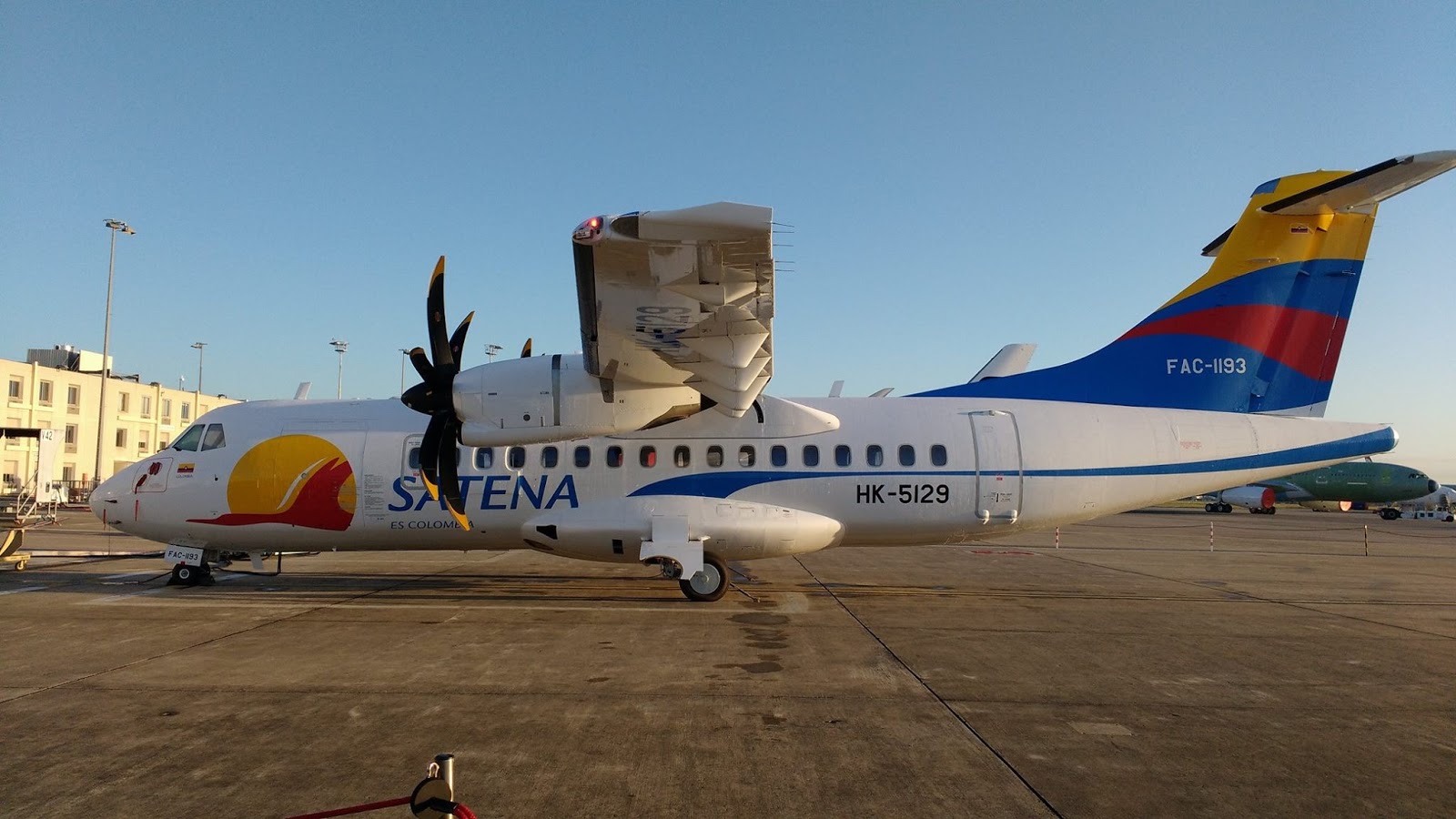 SATENA recibe moderno avión ATR-42 600 - Webinfomil