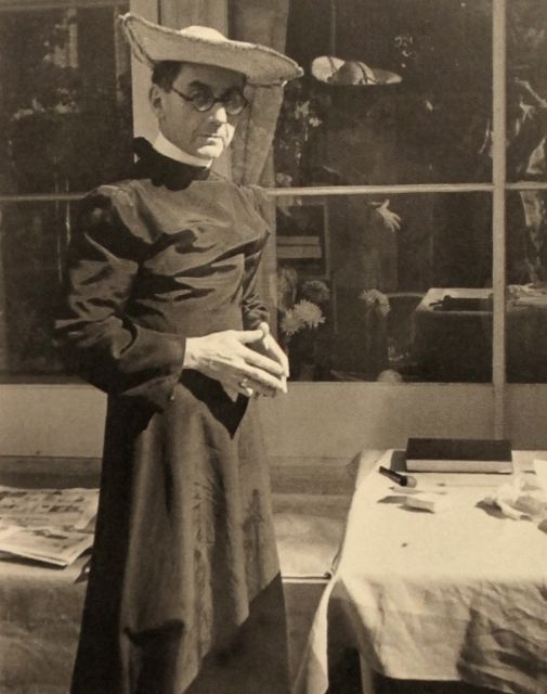 MONDOBLOGO: man ray's hats