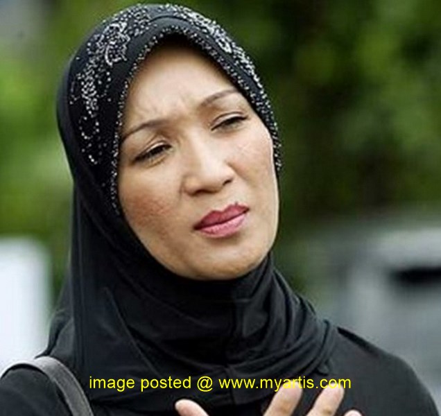 Alhamdulillah! Wan Nor Azlin kini kembali bertudung - Malaysia is Malaysia