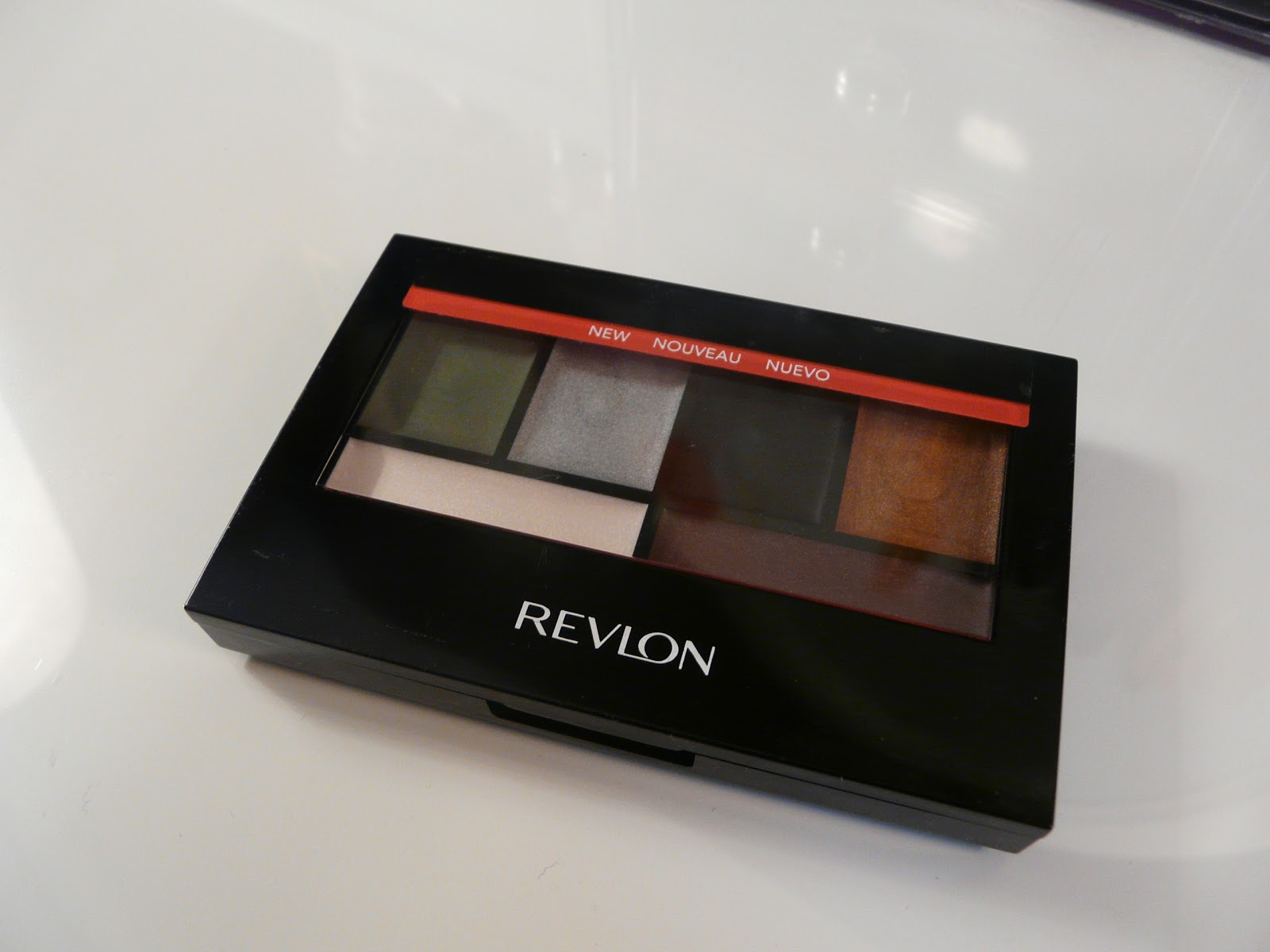 LovelyThings13: Revlon Cream Eye Shadow Palette - Review and Swatches
