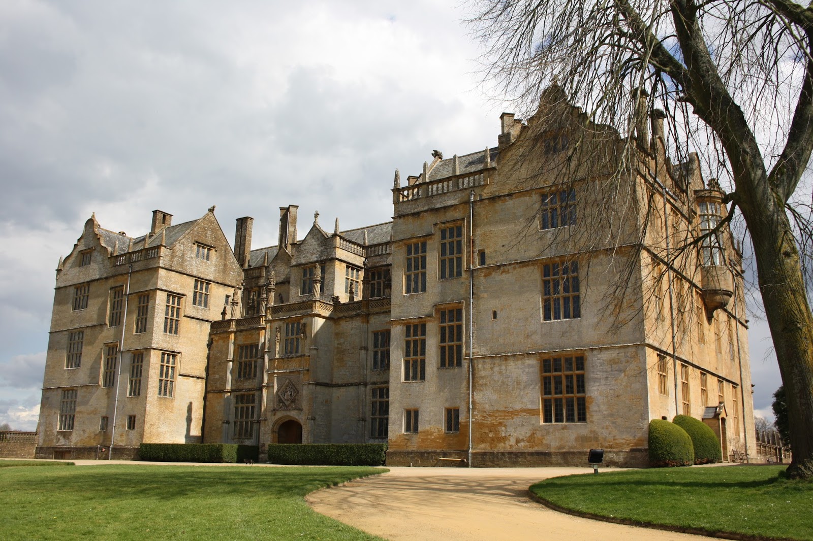 Views from Somerset: Montacute House, an imposing Elizabethan mansion ...