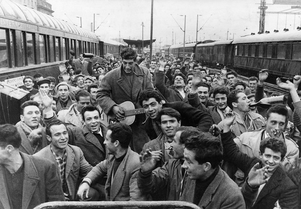 Mnemosyne: Stories inspired by old photos: Migration