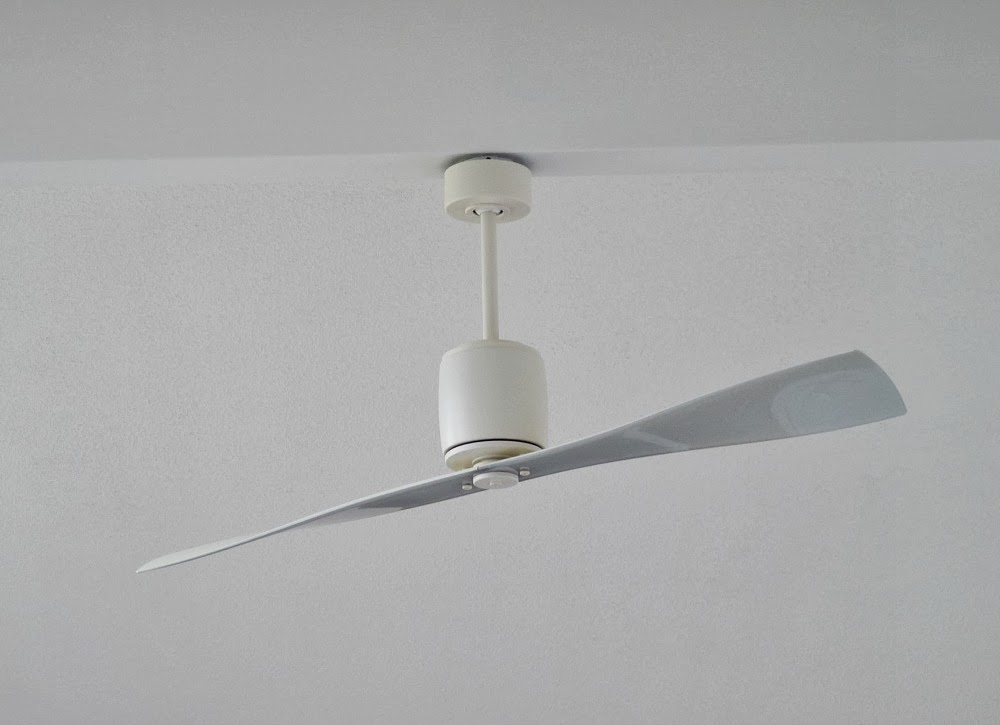 Modern White Ceiling Fan | Dans le Lakehouse