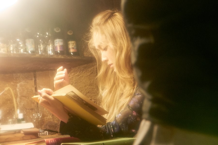See the behind the scene pictures from Jessica's 'Wonderland' MV ...