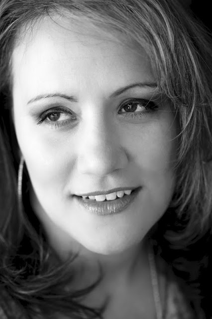 Pretty Muse: Tiffany Raynor