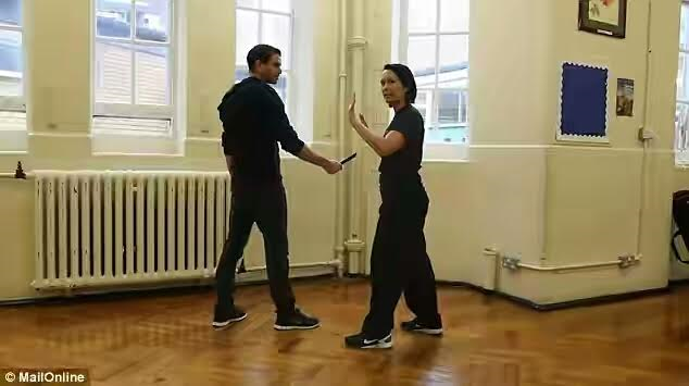 Martial arts expert with 35 years experience demonstrates how to evade ...