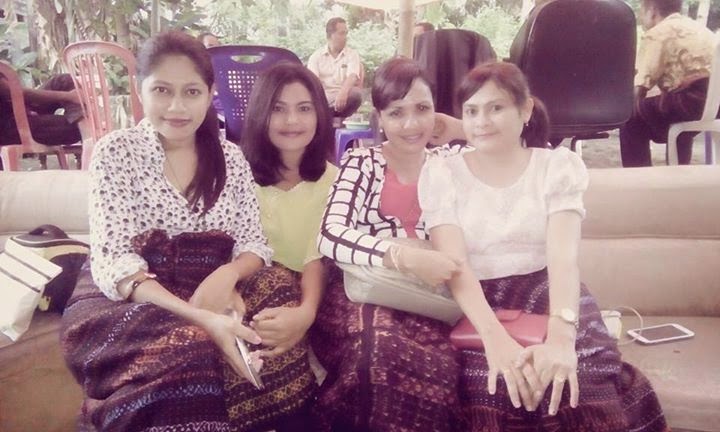 ENDE DALAM GAMBAR: Gadis Ende lio Dengan Busana Daerah Lawo