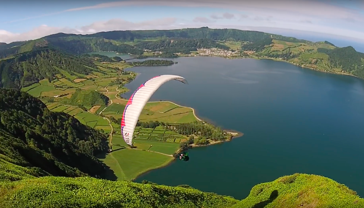 Imagens fantástica de parapente nas Sete Cidades - I Love Azores