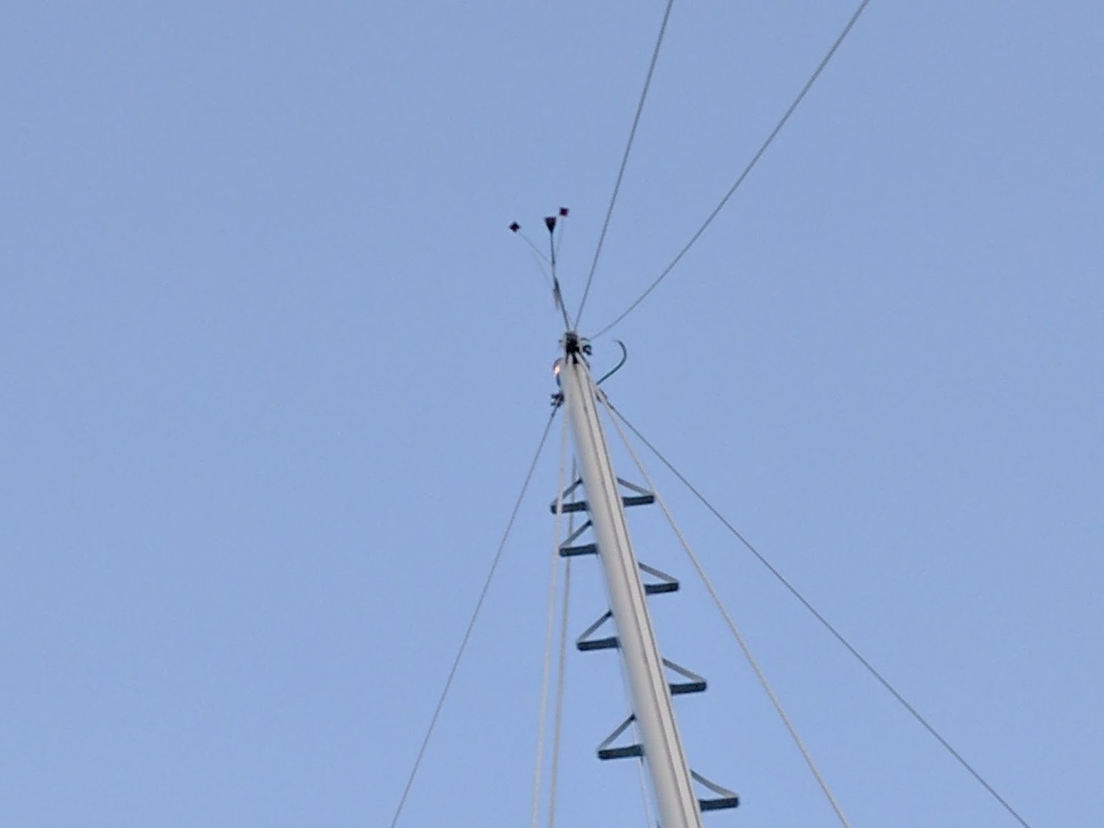 Onapua........the sailing vessel: Broken boomkin whisker stay