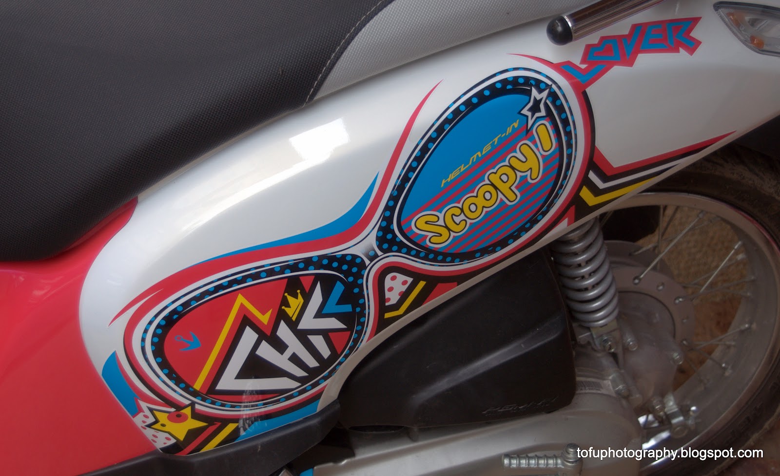 Tofu Photography: Scoopy Honda motorbike in Chiang Mai, Thailand