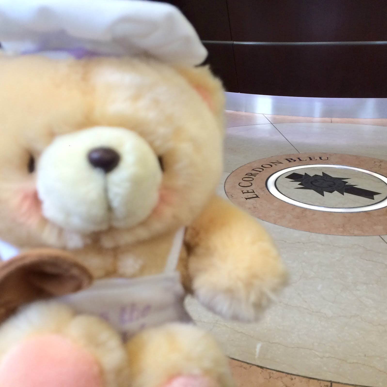 Queen of Low Tea: Ladurée Tea Set