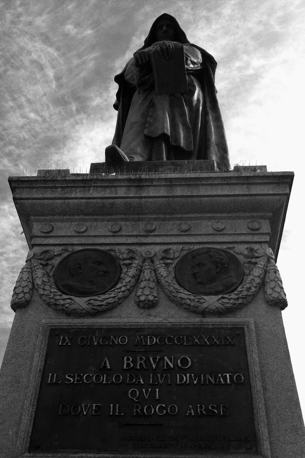 Giordano Bruno brucia sul rogo | Viaggiatori Ignoranti