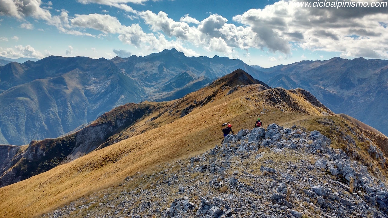CICLOALPINISMO: Monte Bussaia (2451 m)