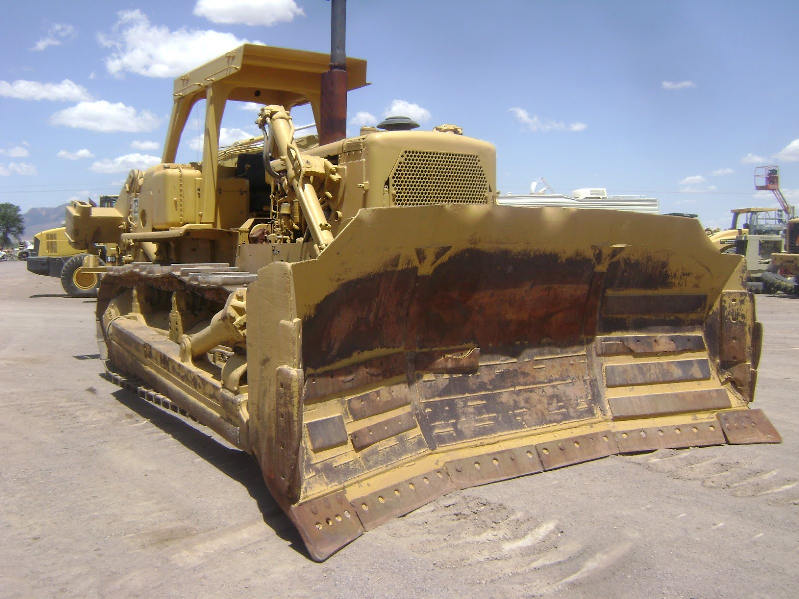 MAQUINARIA AGRICOLA INDUSTRIAL: Caterpillar D8K $75,000 Dlls.