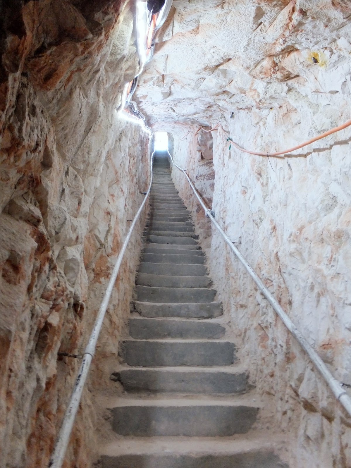 "THE LEYLAND SISTERS": LIGHTNING RIDGE - POPULATION: