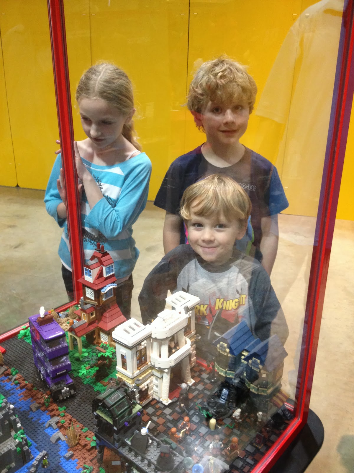Wandering Wednesday: Lego Con |TripleZmom