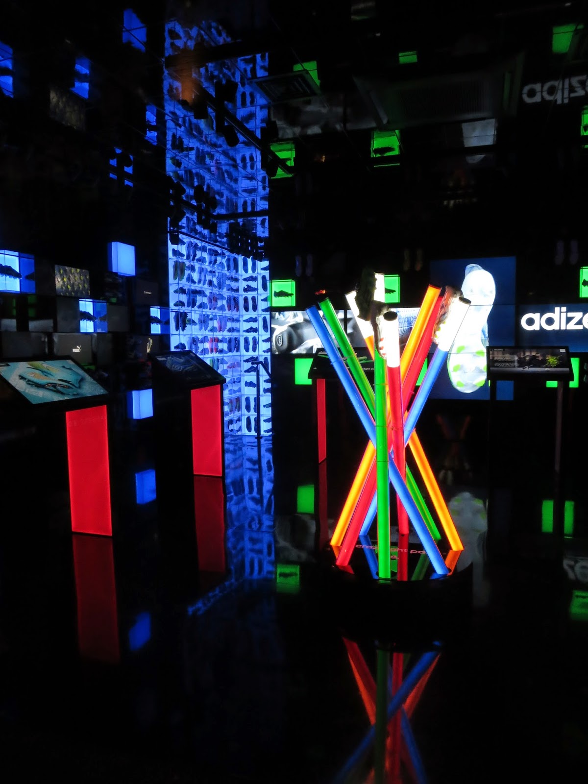 RetailStoreWindows.com: Pro-Direct, London