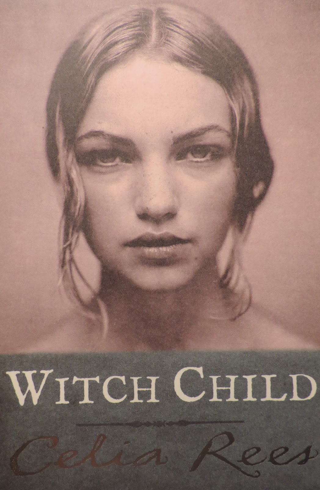 Shonela the Book Girl: Book Review - Witch Child by Celia Rees