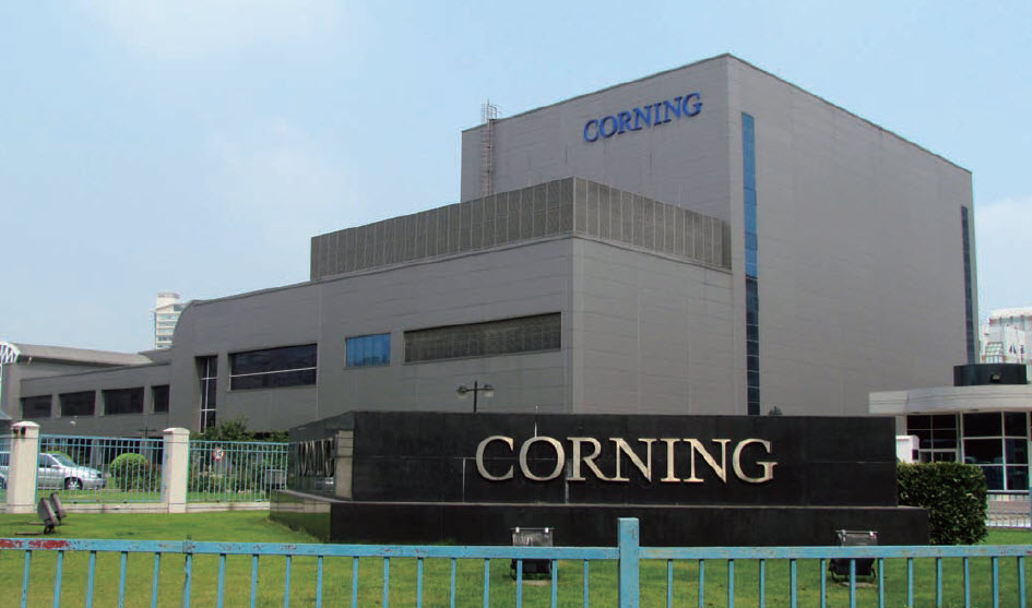 CORNING : ¿Corning es un productor, un consumidor, o un intermediario?