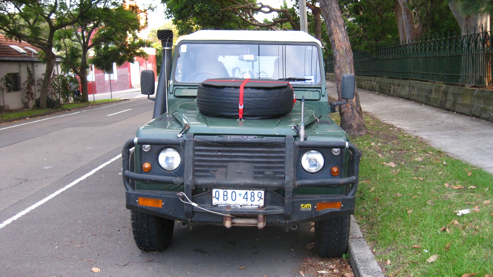 Aussie Old Parked Cars: 1994 Land Rover Defender Tdi LWB Double Cab Ute