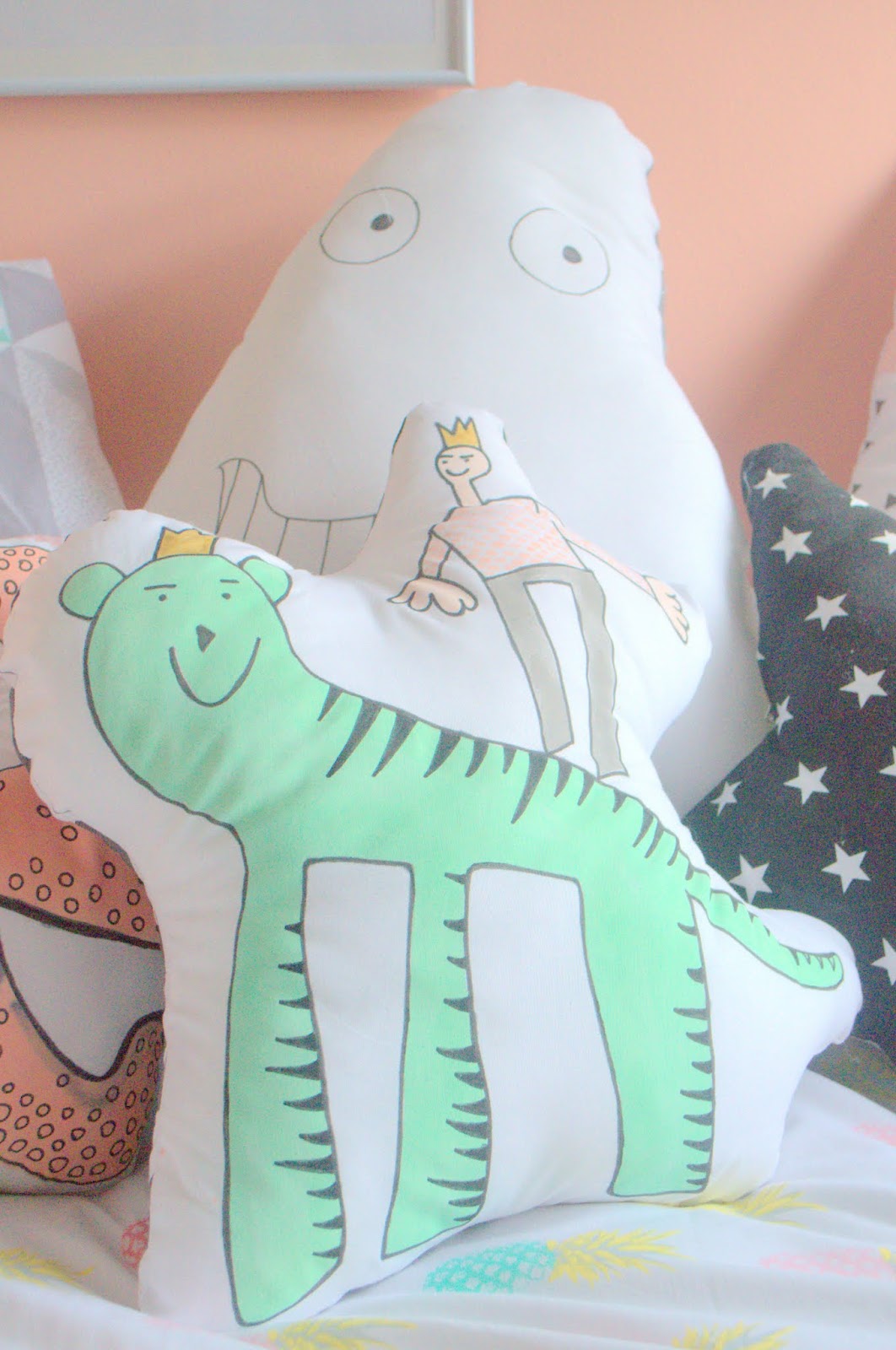 nostalgiecat: How to: Make your kids drawings into a cushion...