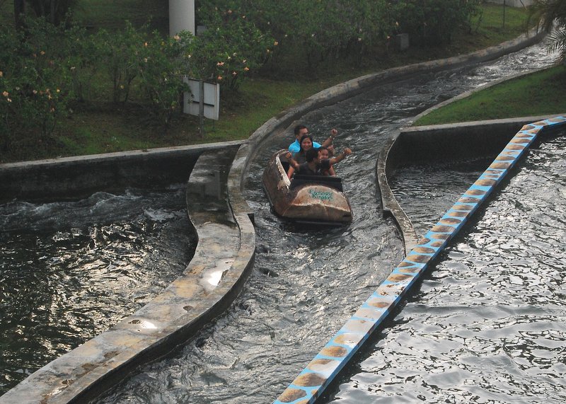 Scrapbook: 2012-05-26-Enchanted Kingdom's Jungle Log Jam