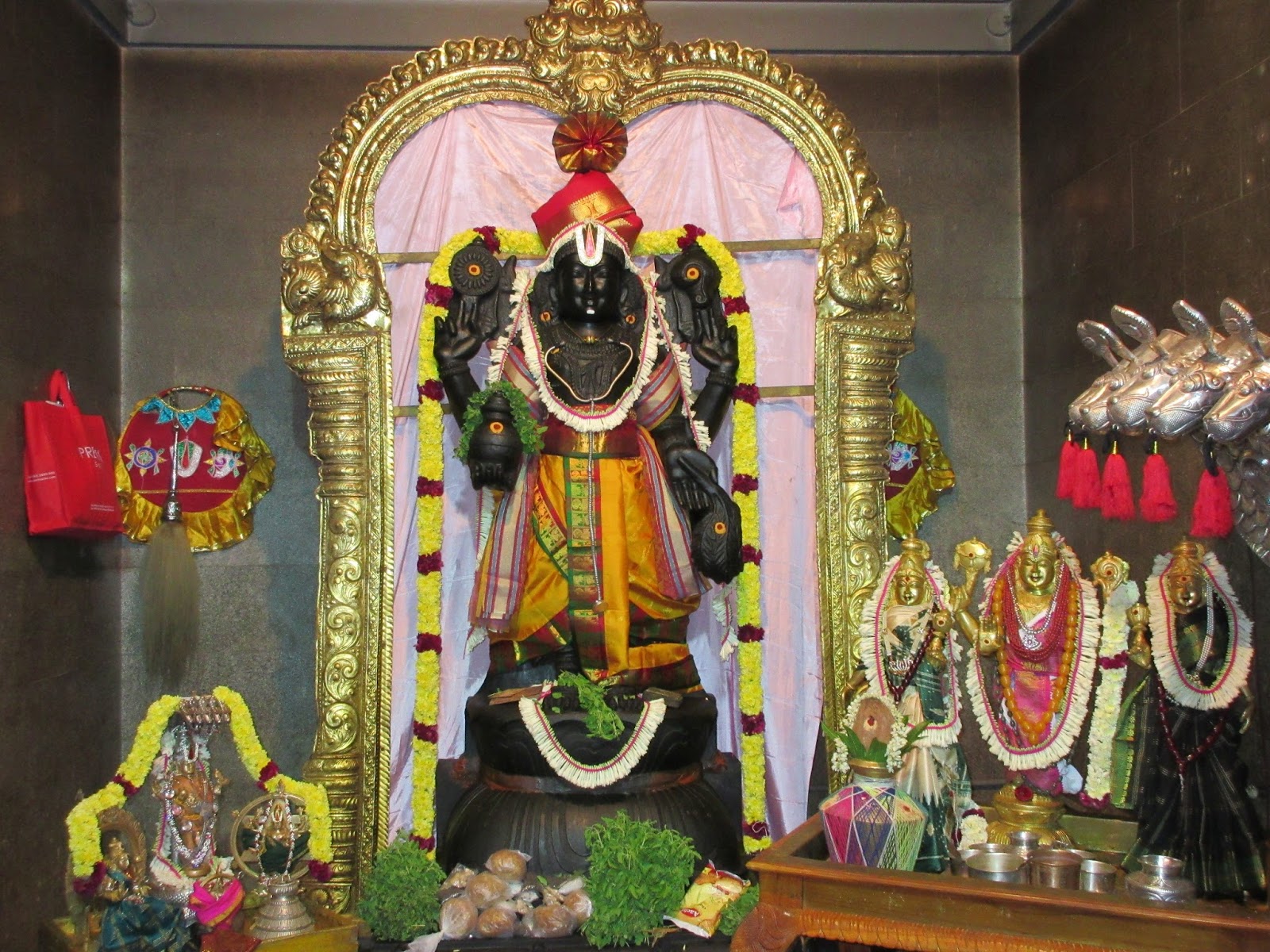 Danvantri Peedam - Universal Peedam: வாலாஜாபேட்டை தன்வந்திரி பீடத்தில் ...