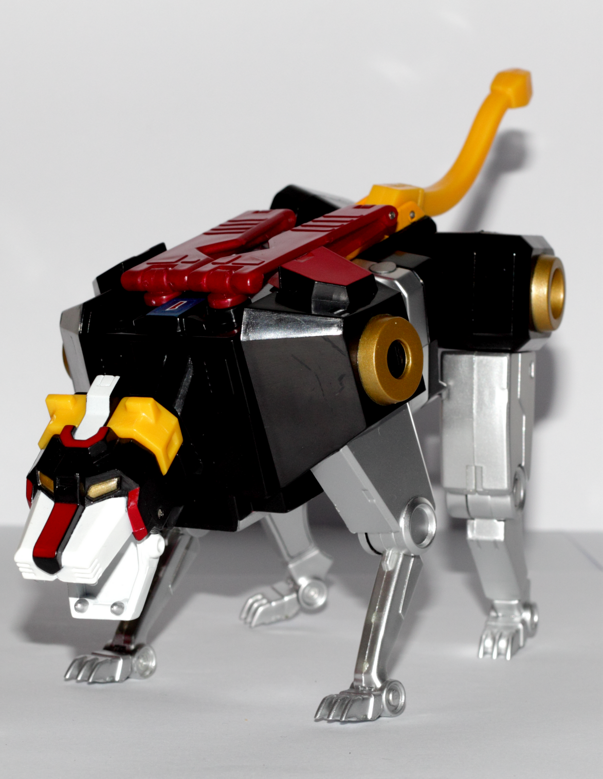 Model kit of the year!: Toynami Voltron Lion Force Collector's set ...