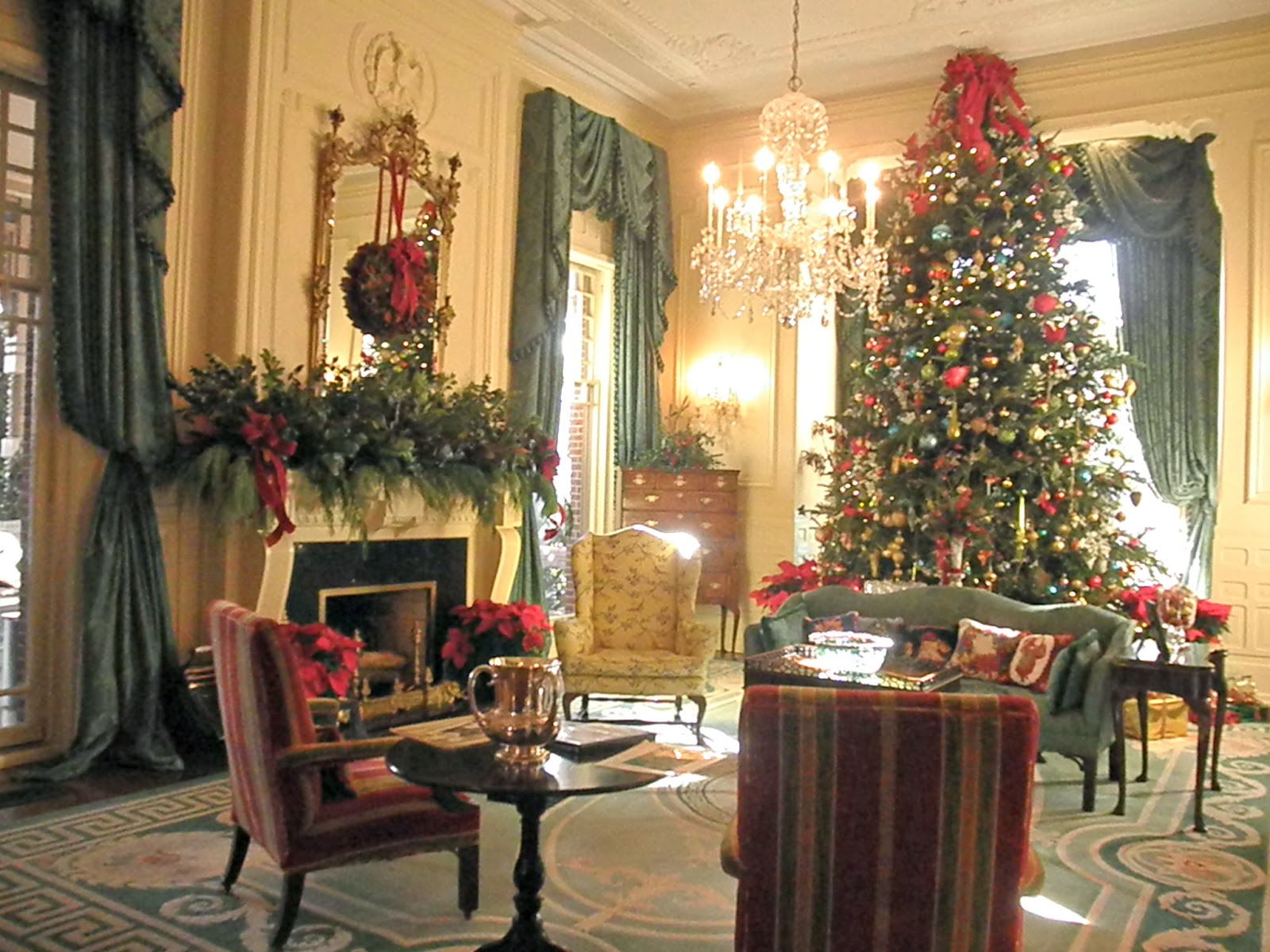 A Nest in the Rocks: Merry Christmas from the Executive Mansion!