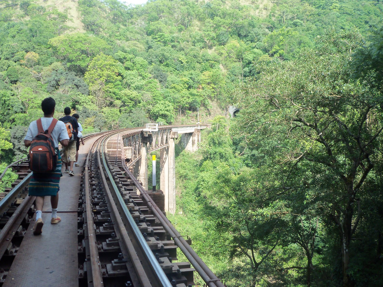 vinay's experiences: Donigal – Yedakumeri Railway track trek [Green Trek]