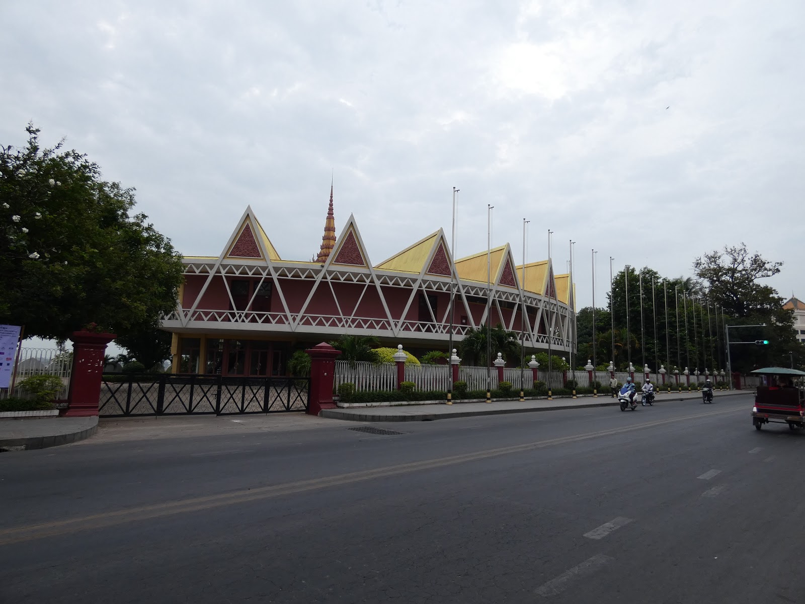 It is not a Cambodian Architecture Lab.: Chaktomuk Conference Hall