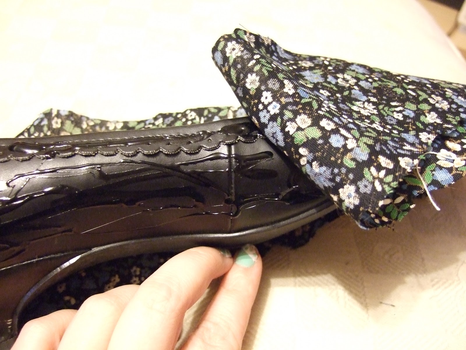 Enthusiastitch: DIY - Fabric Covered Shoes