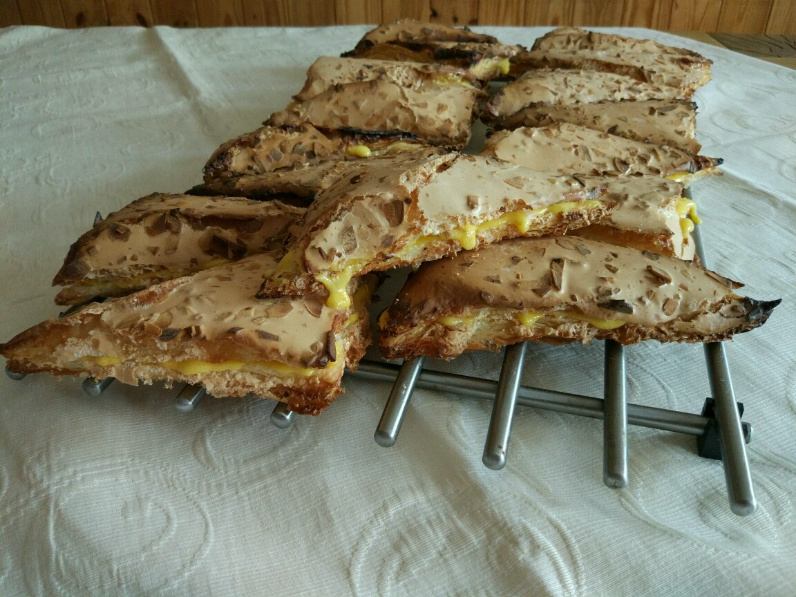 With Chocolate Brown: Jesuítas com Doce de Ovos