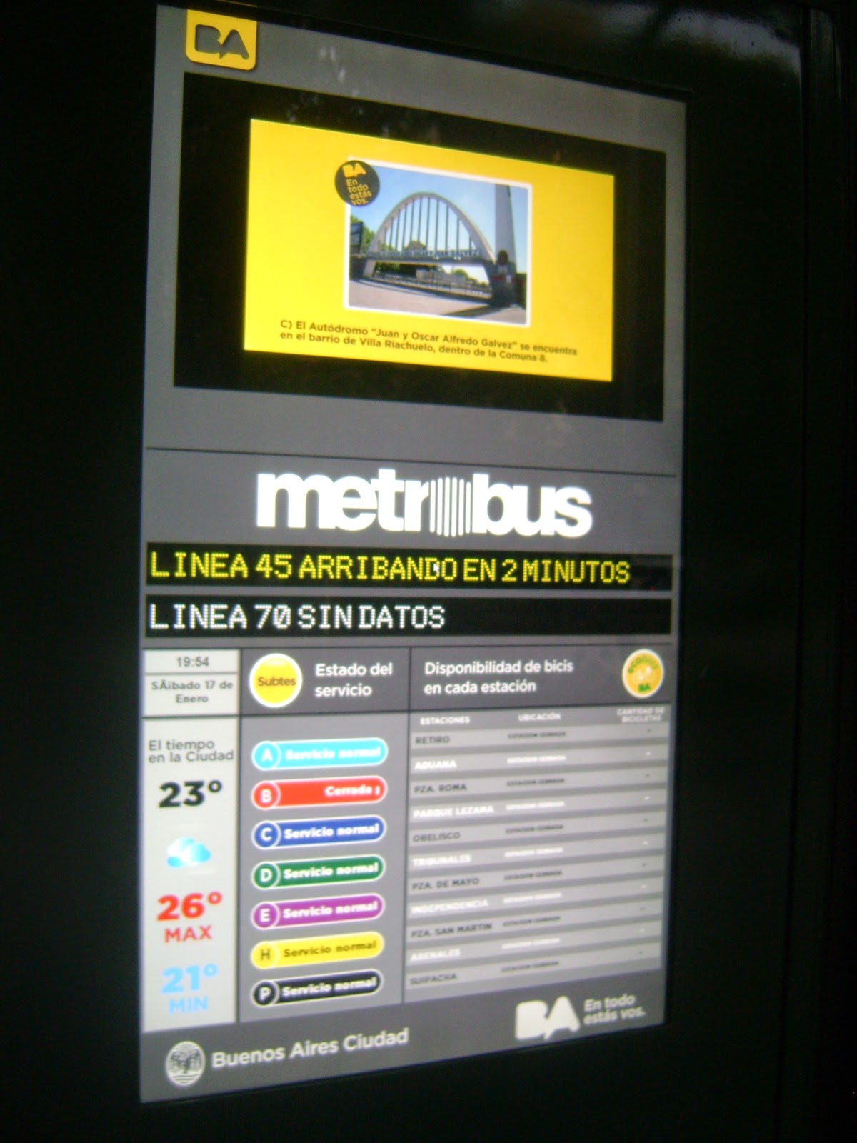 Leo, veo y te cuento: Metrobus con novedosas pantallas LED