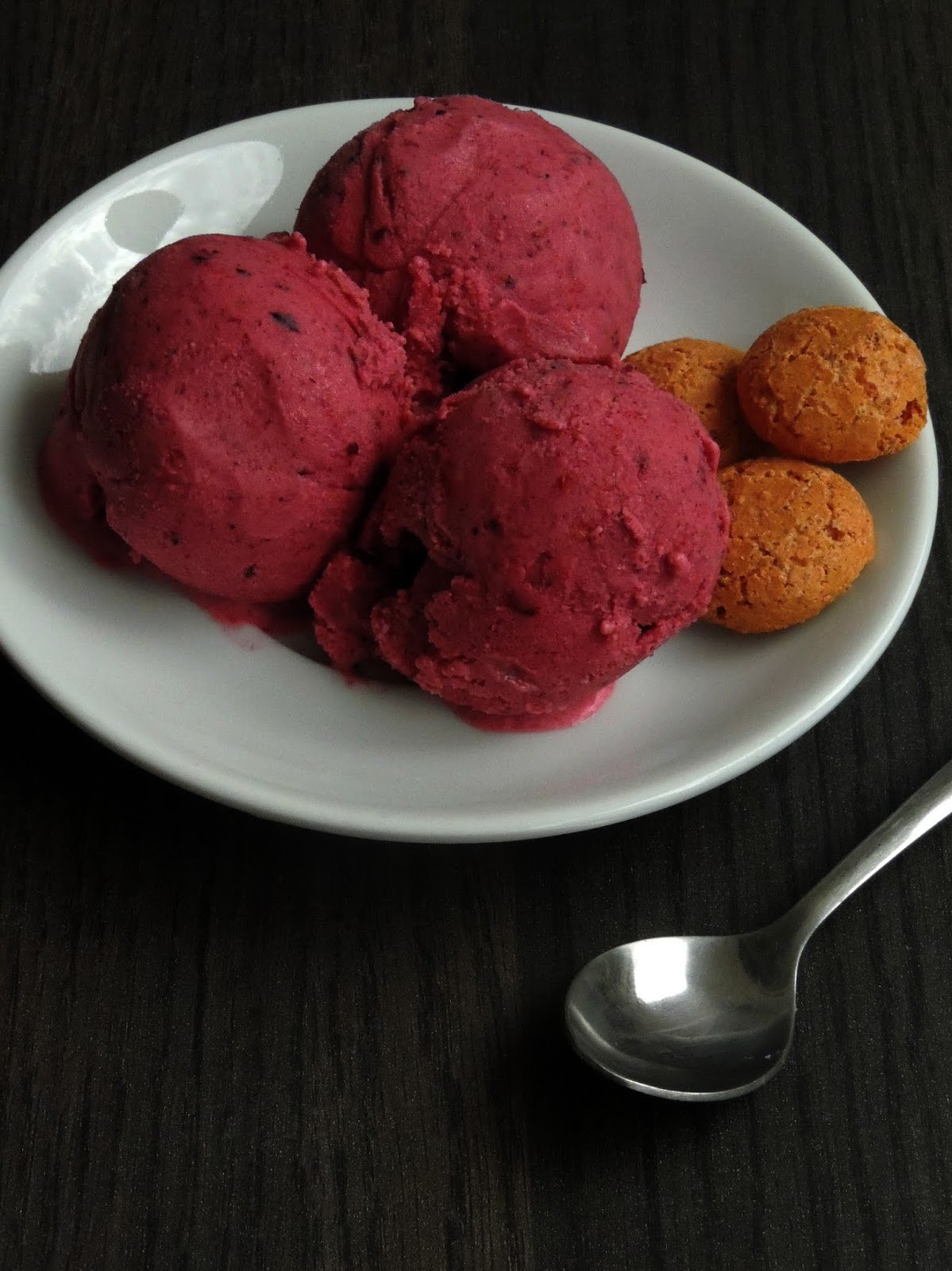 Priya's Versatile Recipes: No Churn Frozen Mixed Berries Icecream