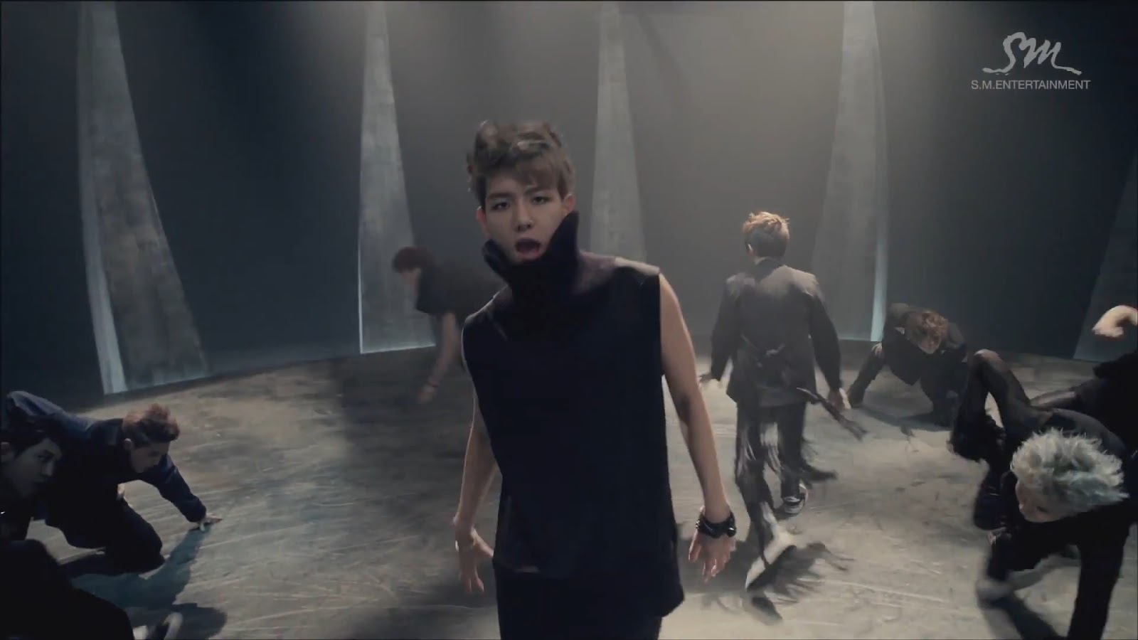 The Best Of K-Pop: EXO - Wolf