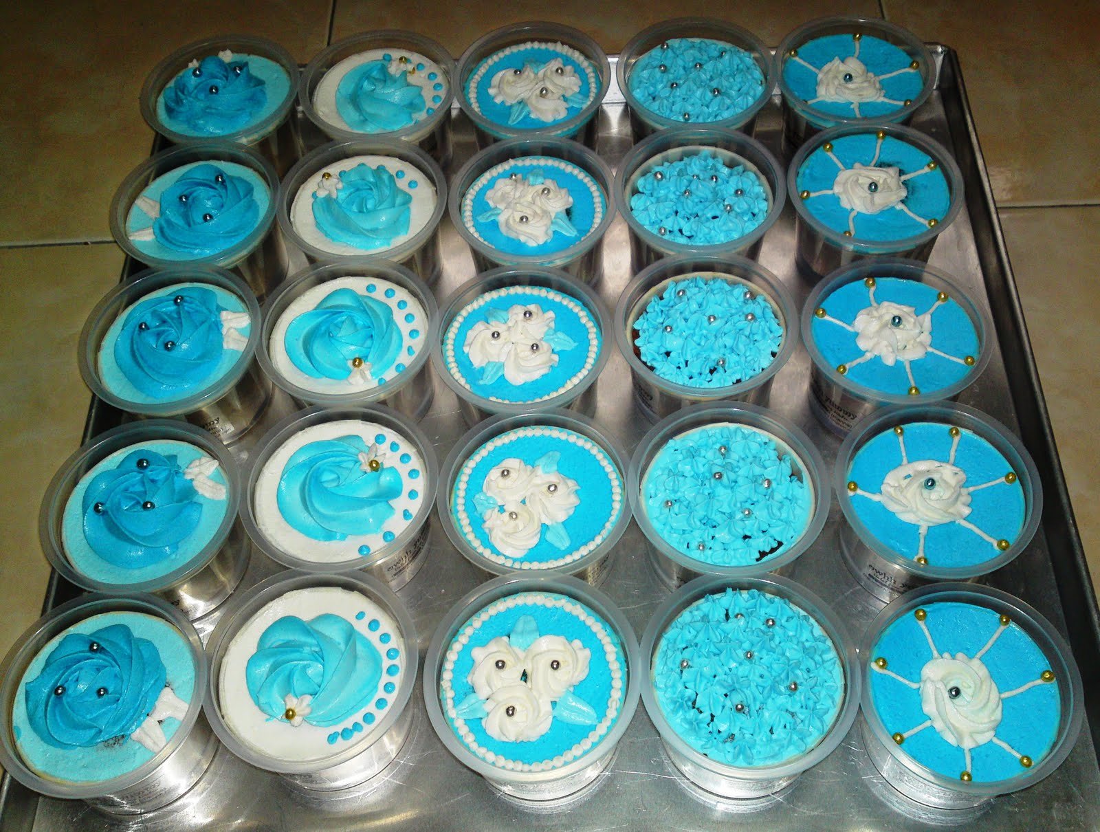 cakes::cupcakes::brownies::: Doorgift Buttercream Cupcakes - Tema Biru