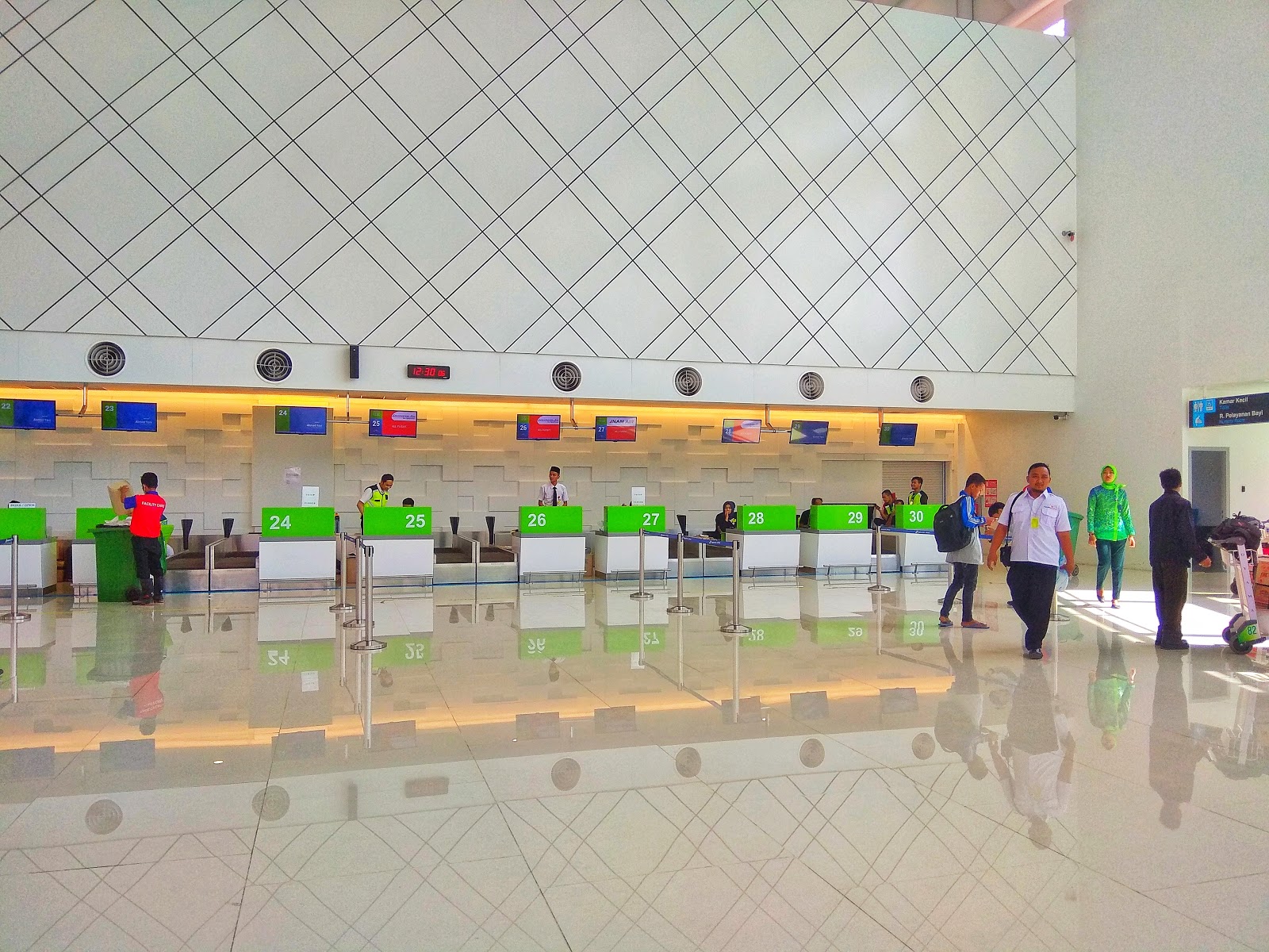 Eloknya Bandara Udara International Baru Ahmad Yani Semarang