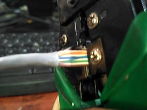 Langkah-Langkah crimping kabel straight dan cross