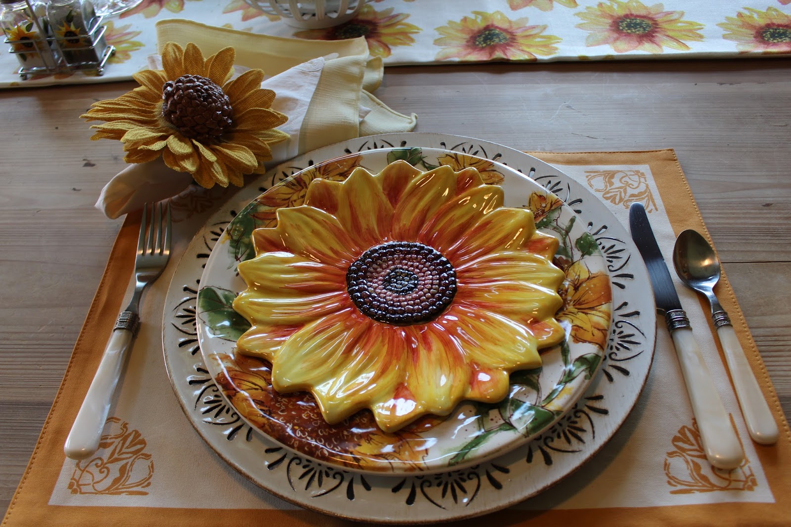 Designs by Pinky: Sunflowers for the Table!