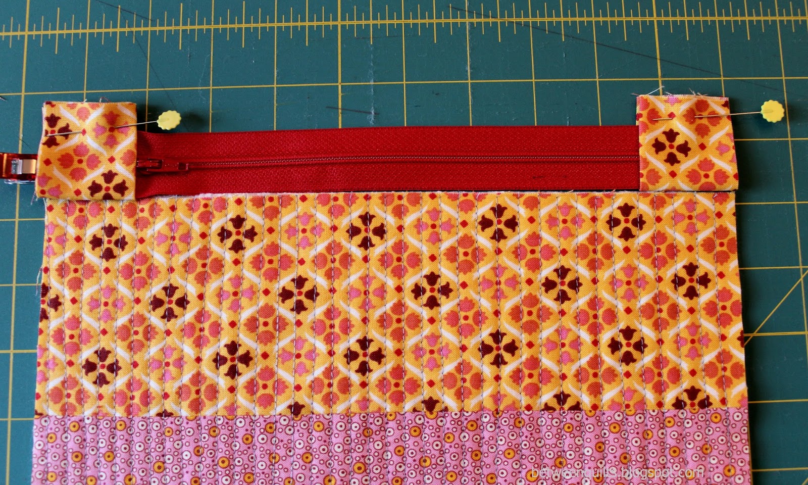 Between Quilts: Tutorial: Tablet Carrying Case