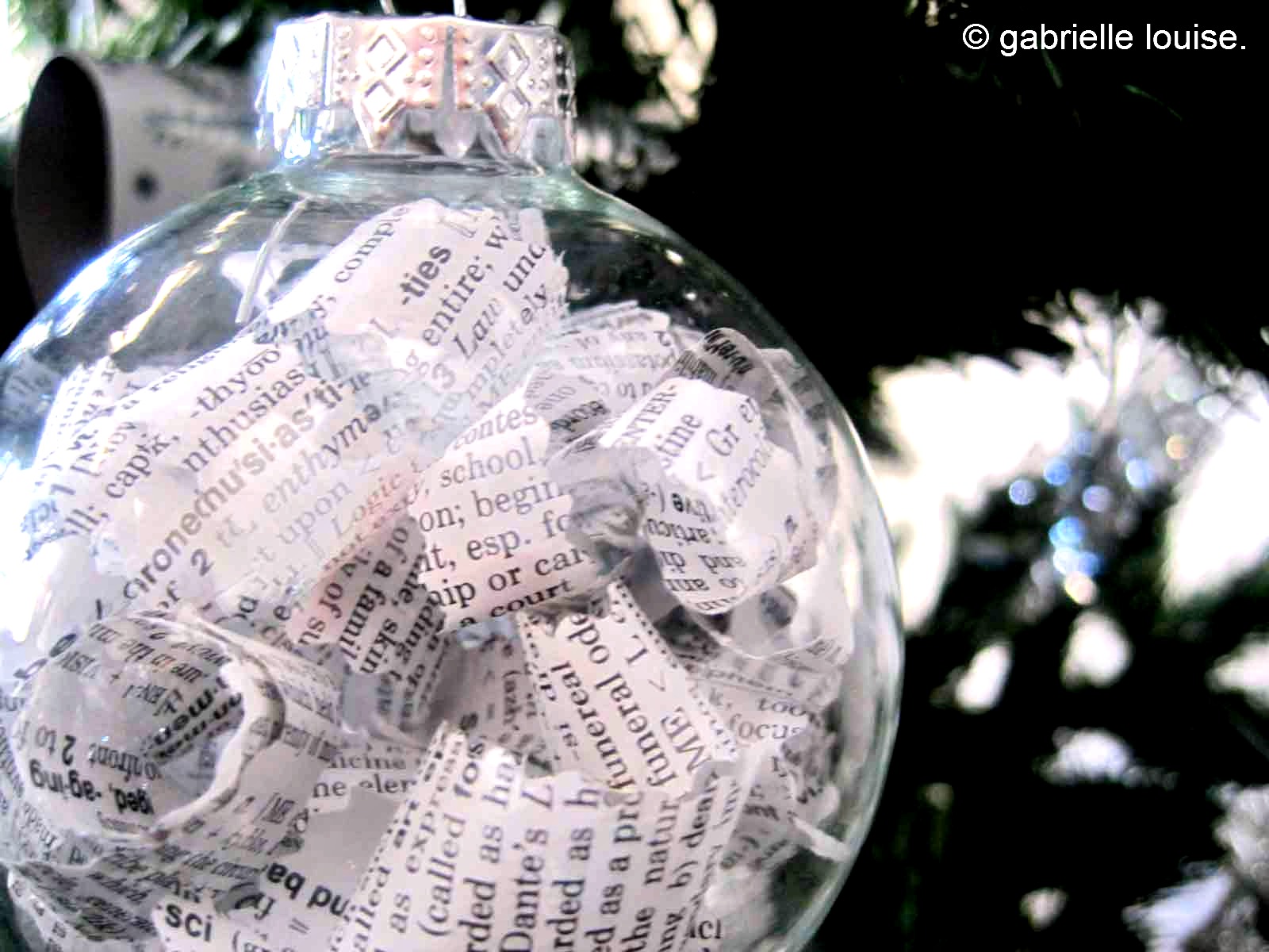 nefotlak.: paper filled baubles