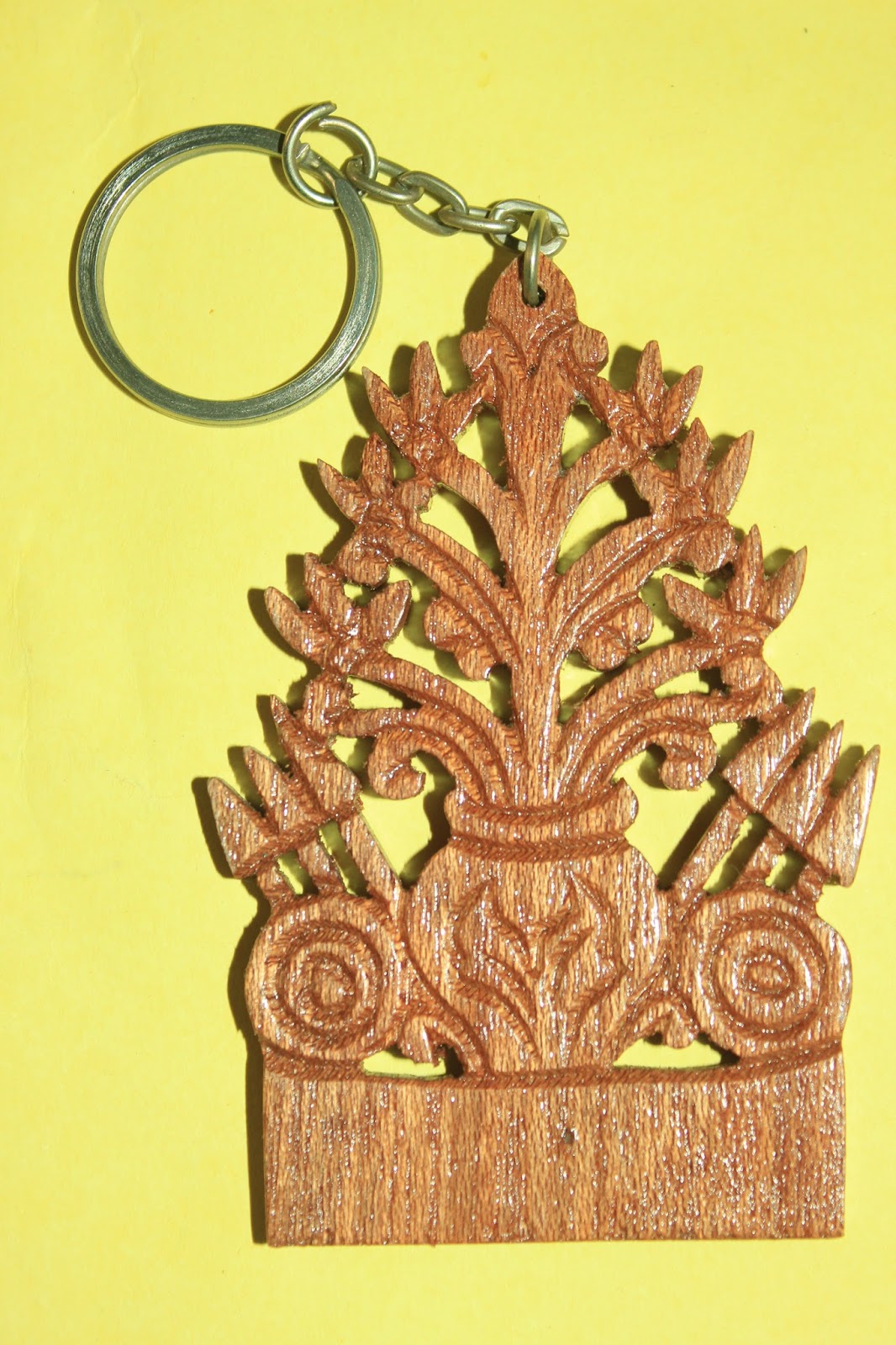 Kerajinan Dayak Kalimantan Tengah: Oleh-oleh Gantungan Kunci Khas ...